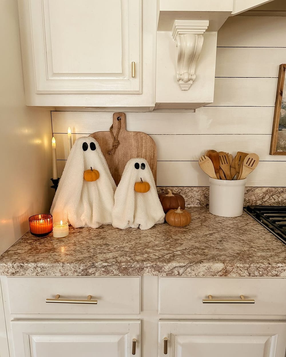 29 Easy Small Apartment Halloween Decor Ideas