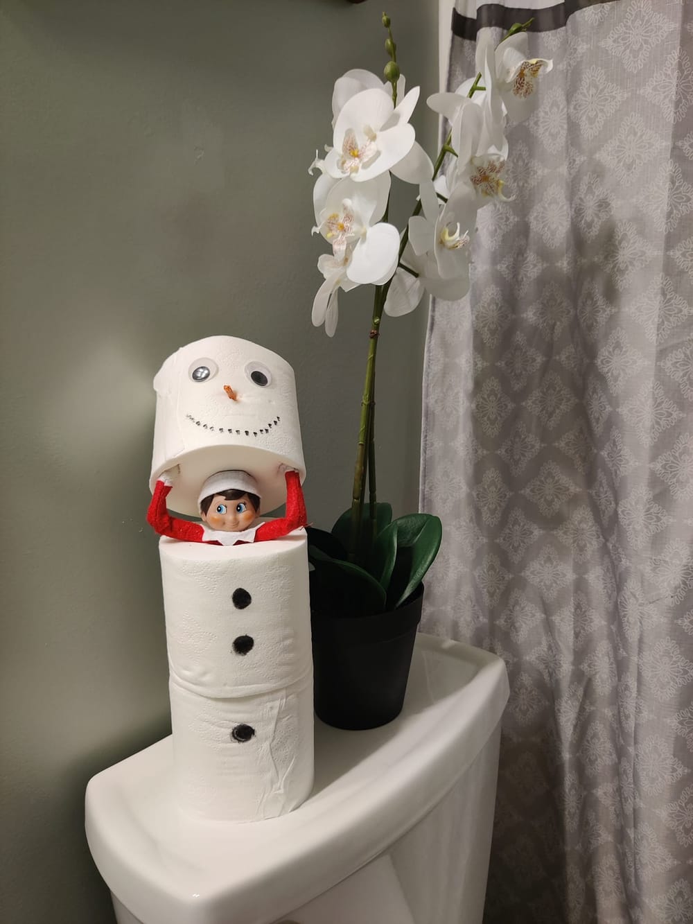 75 Hilarious Elf On The Shelf Ideas That Are Easy